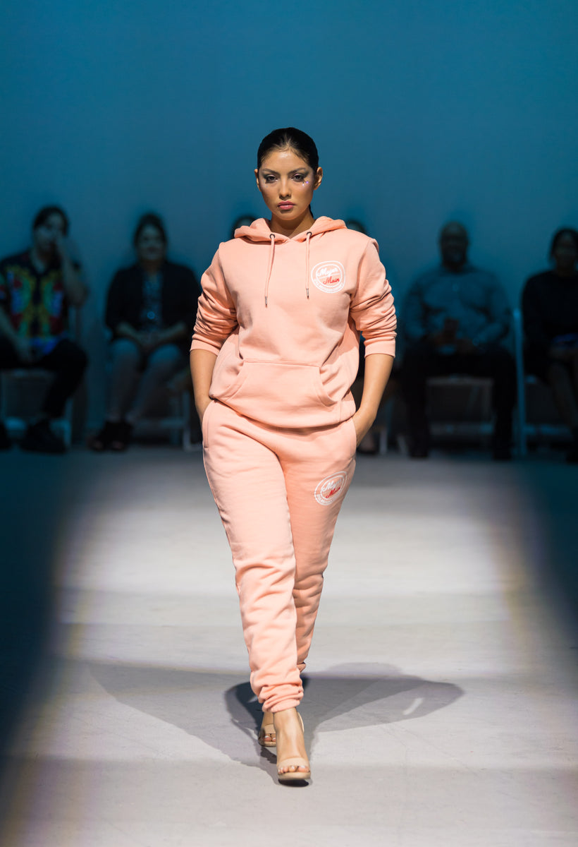 Major & Main Signature Plush Pink Sweatshirt – Major & Main